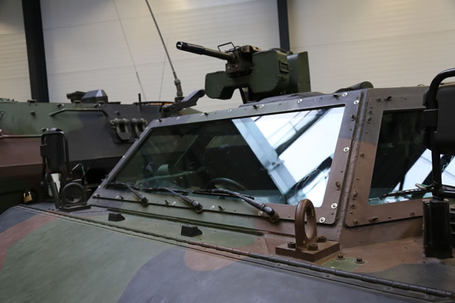 WarWheels.Net - Photos of the Fennek Light Armored Reconnaissance Vehicle